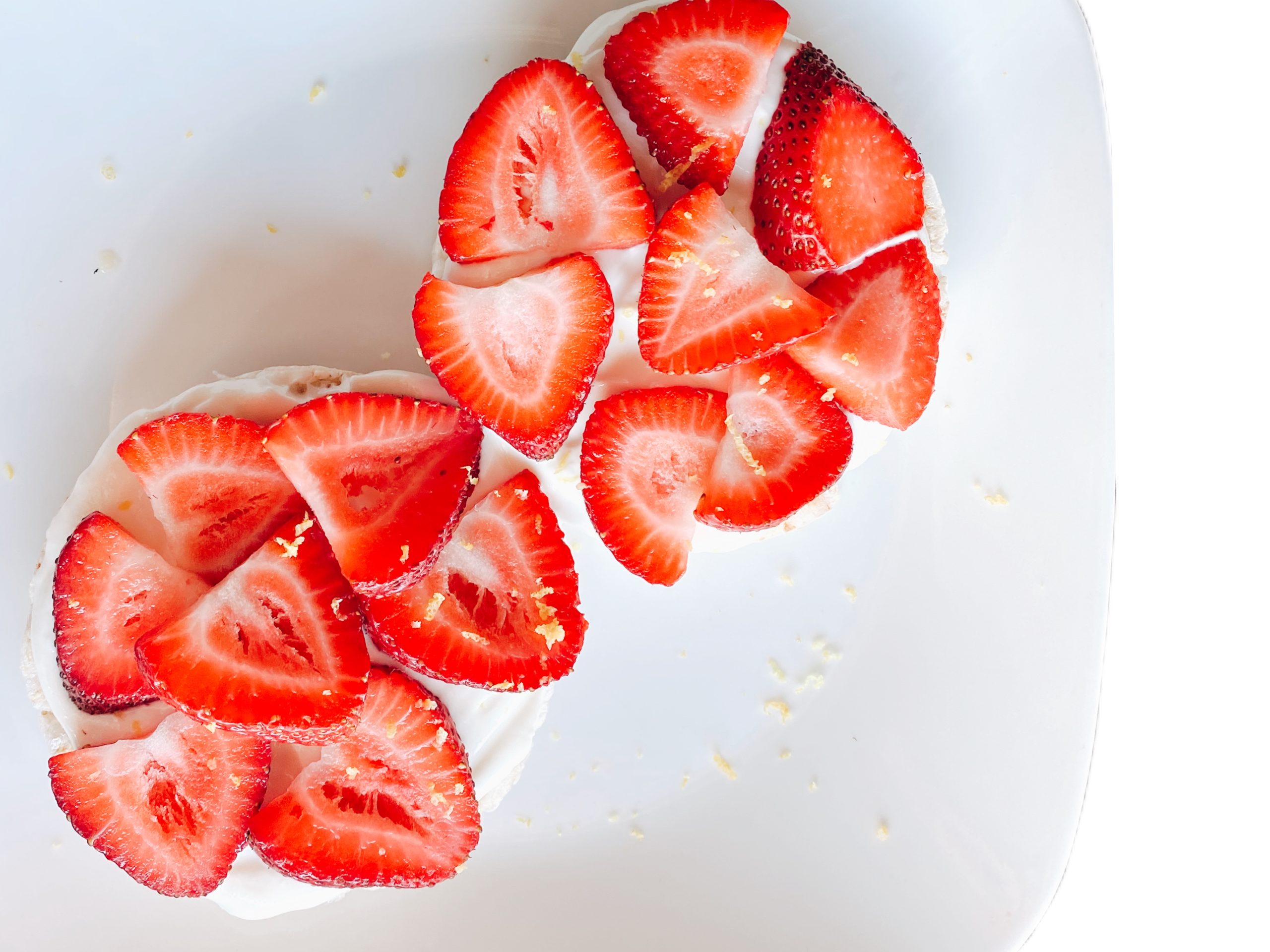 Strawberry "Shortcake" Rice Cakes | Get Mom Strong